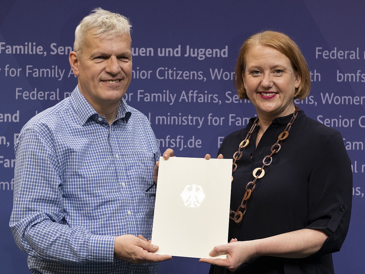 BMFSFJ beruft Prof. Raimund Geene in Kommission für den Zehnten ...